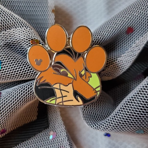 pixxieprincess5 | Accessories | Lion King Hair Clip Bow Scar | Poshmark